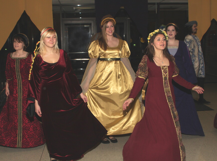 Celebrate the Holidays With Elizabethan Feast Tradition | Nebraska ...