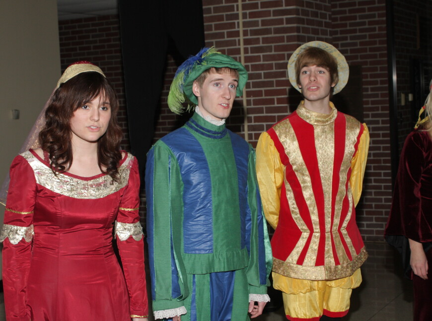 Celebrate the Holidays With Elizabethan Feast Tradition | Nebraska ...