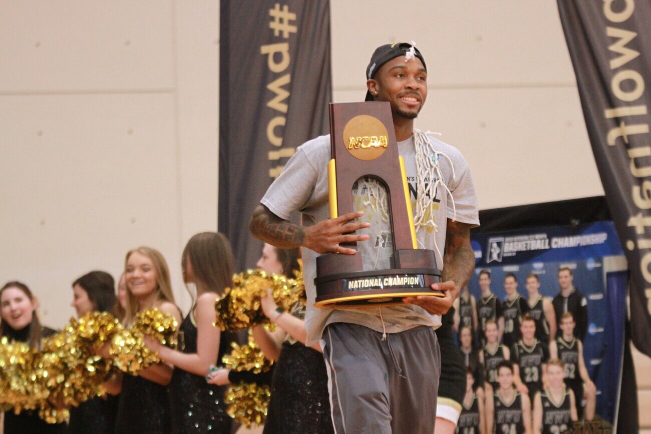 Men’s Basketball Team Lifts NWU’s Story Award | Nebraska Wesleyan ...